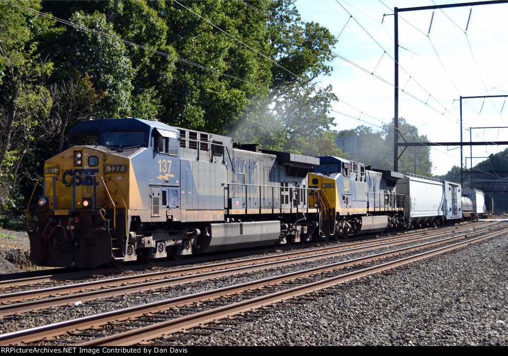 CSX AC44CW 137 leads Q300-15